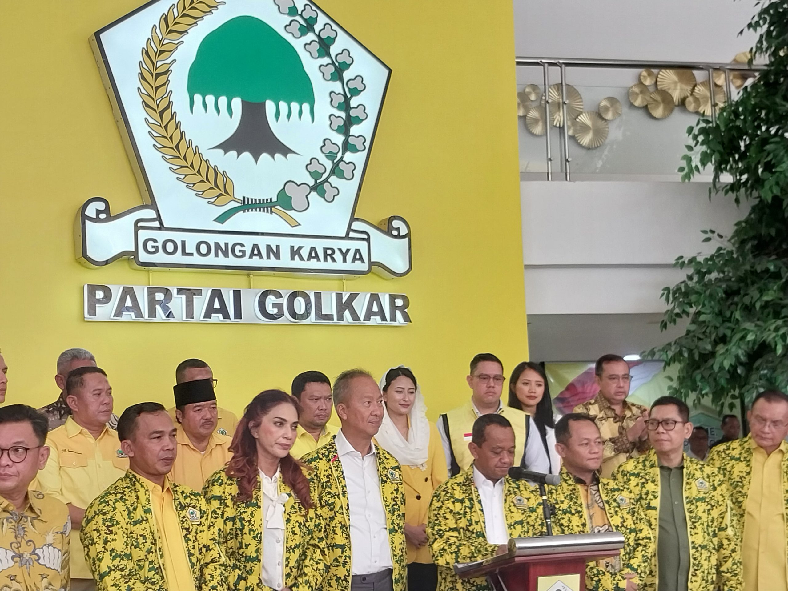 Bahlil Umumkan Struktur Kepengurusan Partai Golkar: Ini Jajaran ...