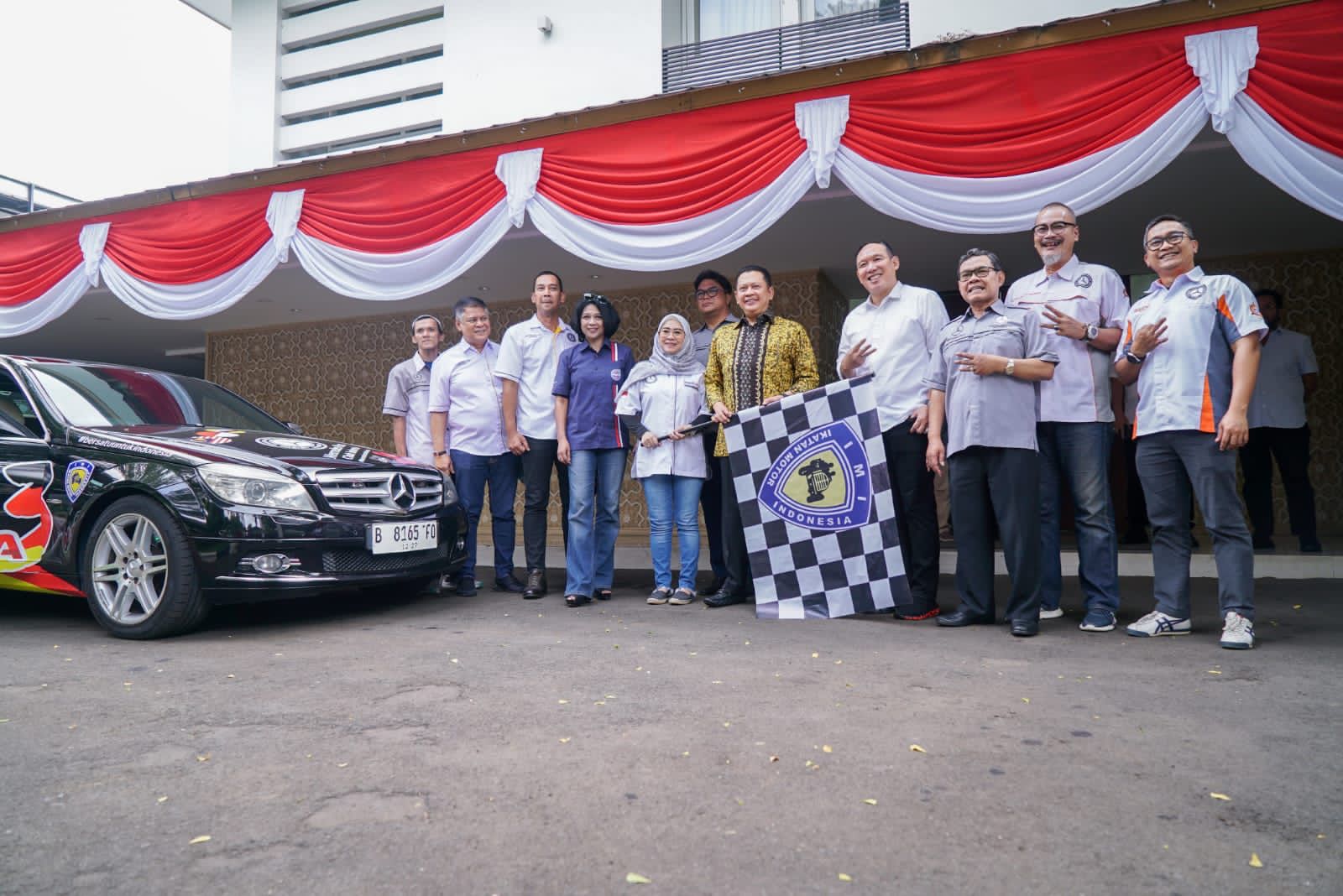 IMI Lepas Mercedes-benz Club Indonesia Adventouring Tiga Negara - PONTAS.ID